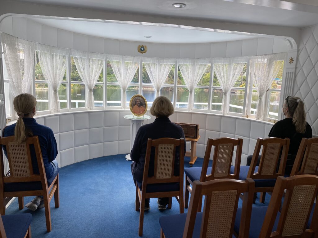 Pilgrimage to the Houseboat Shrine - Self-Realization Fellowship Lake ...